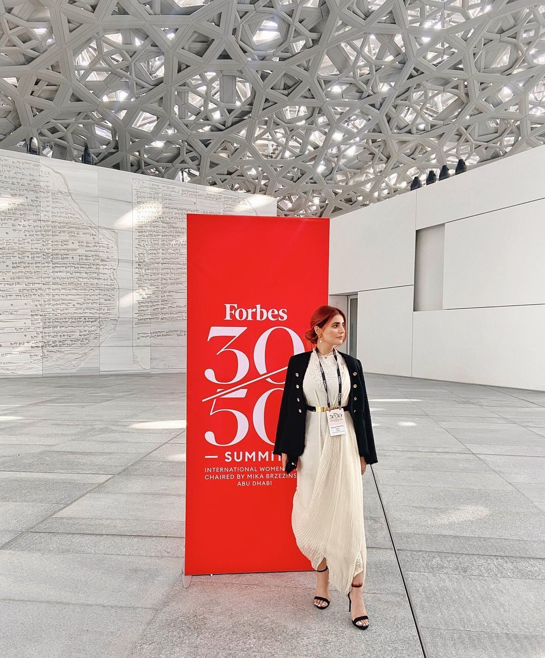 Momina Mustehsan's feet