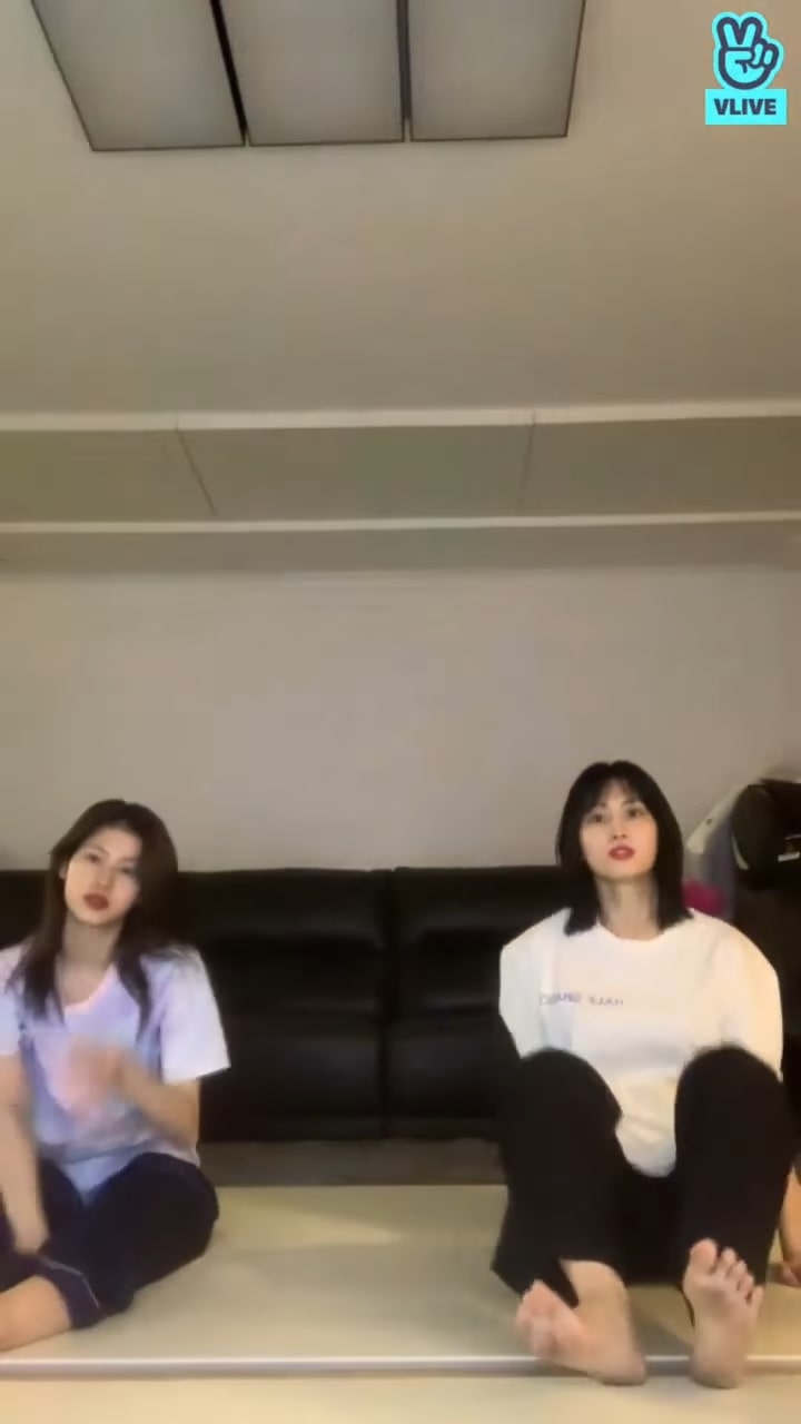 Momo Hirai's feet