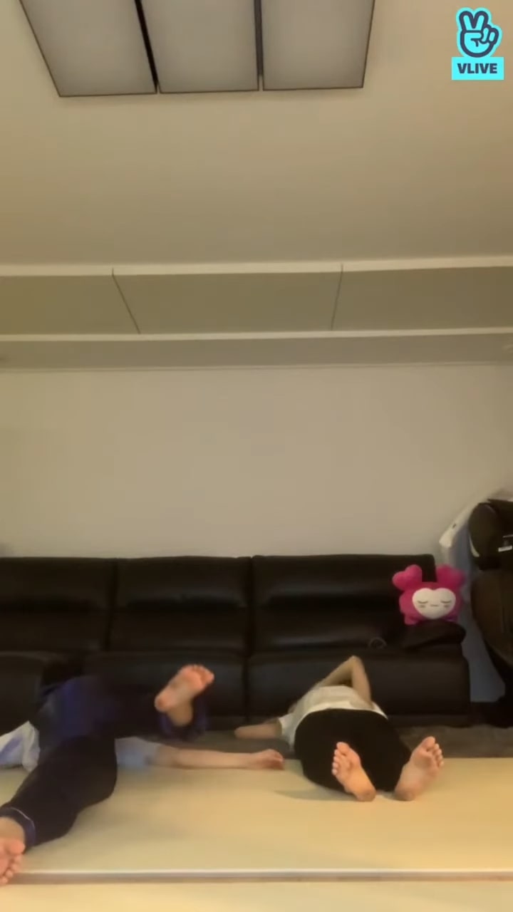 Momo Hirai's feet
