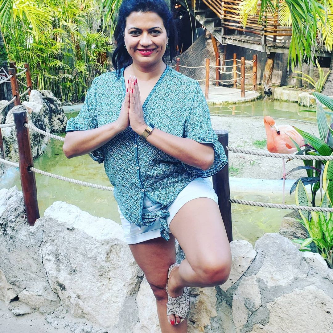 Mona Shaikh's feet