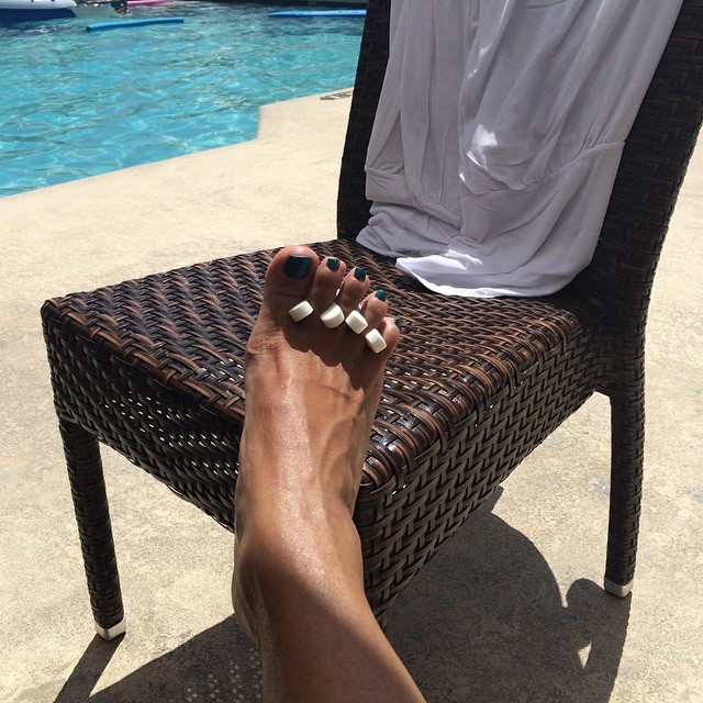 Monie Love's feet