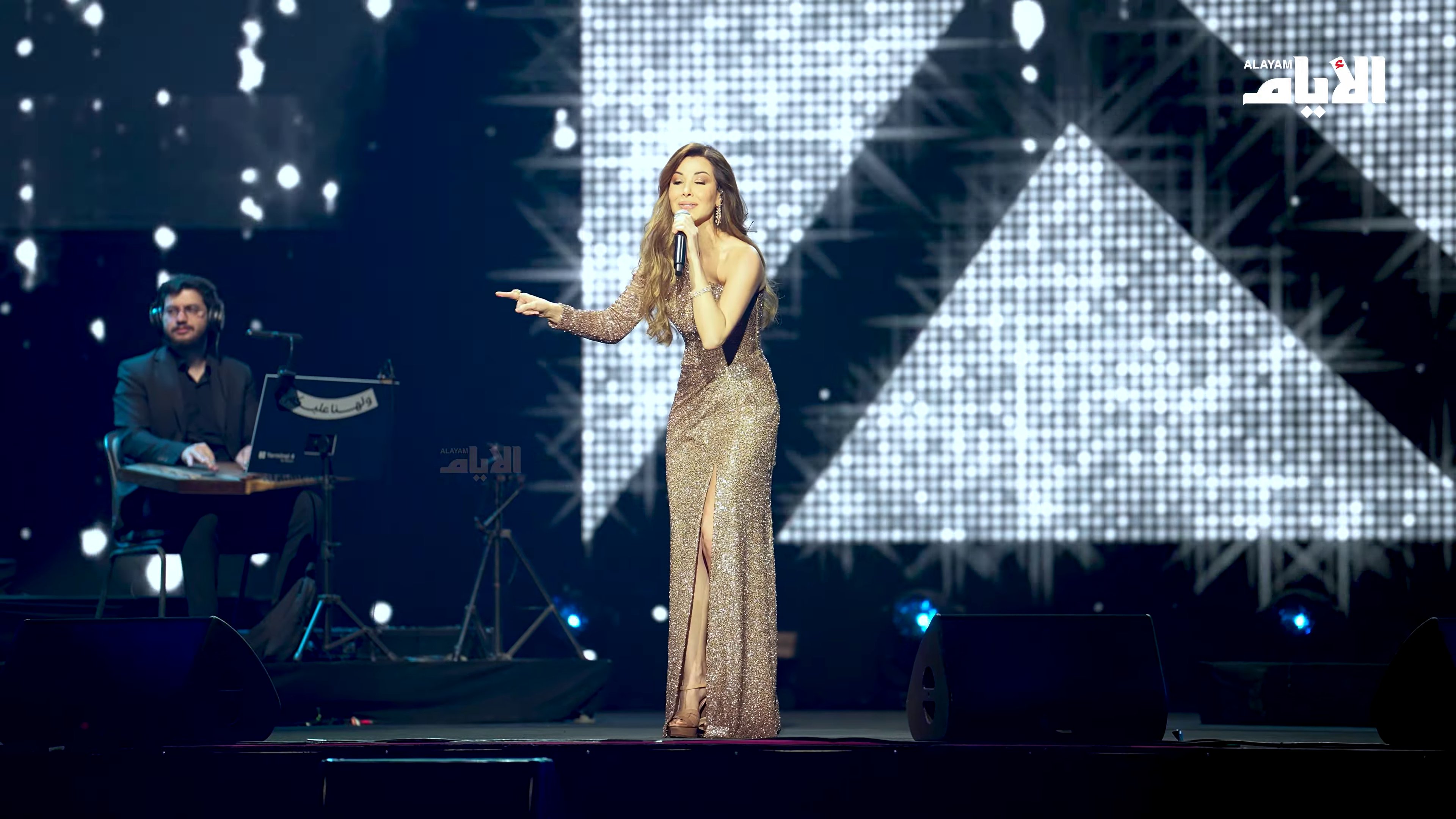 Nancy Ajram's feet