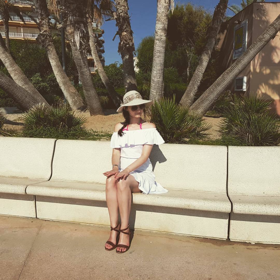 Natasha Rose Mills's feet