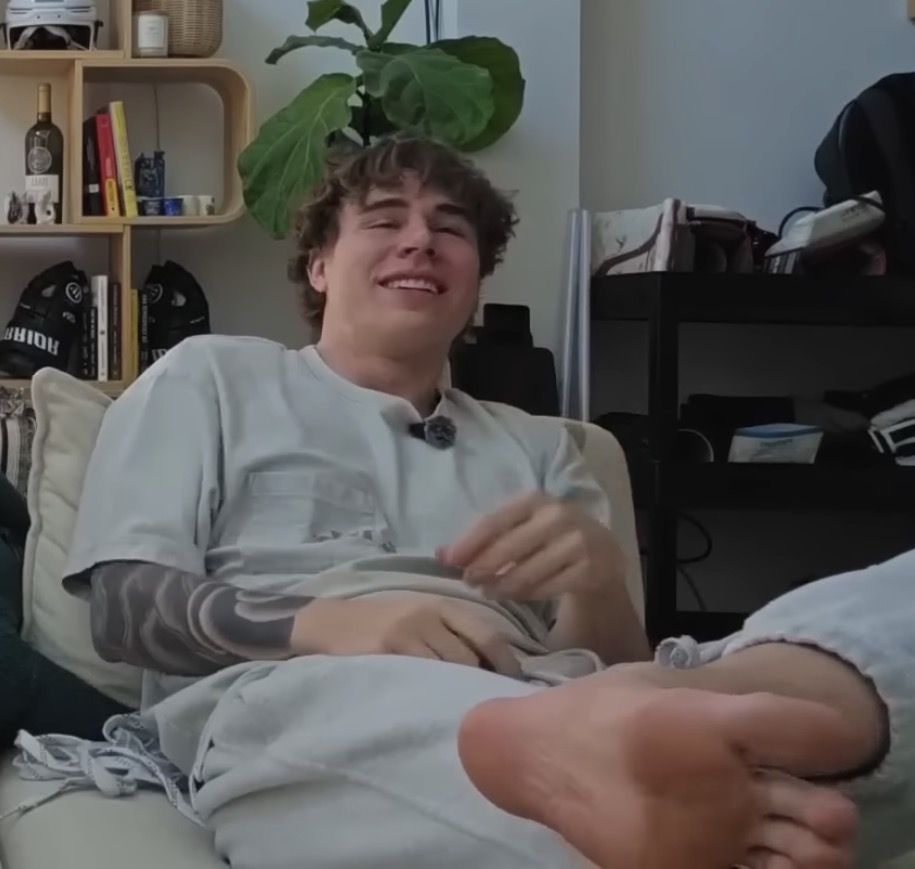 Nathan Blau's feet