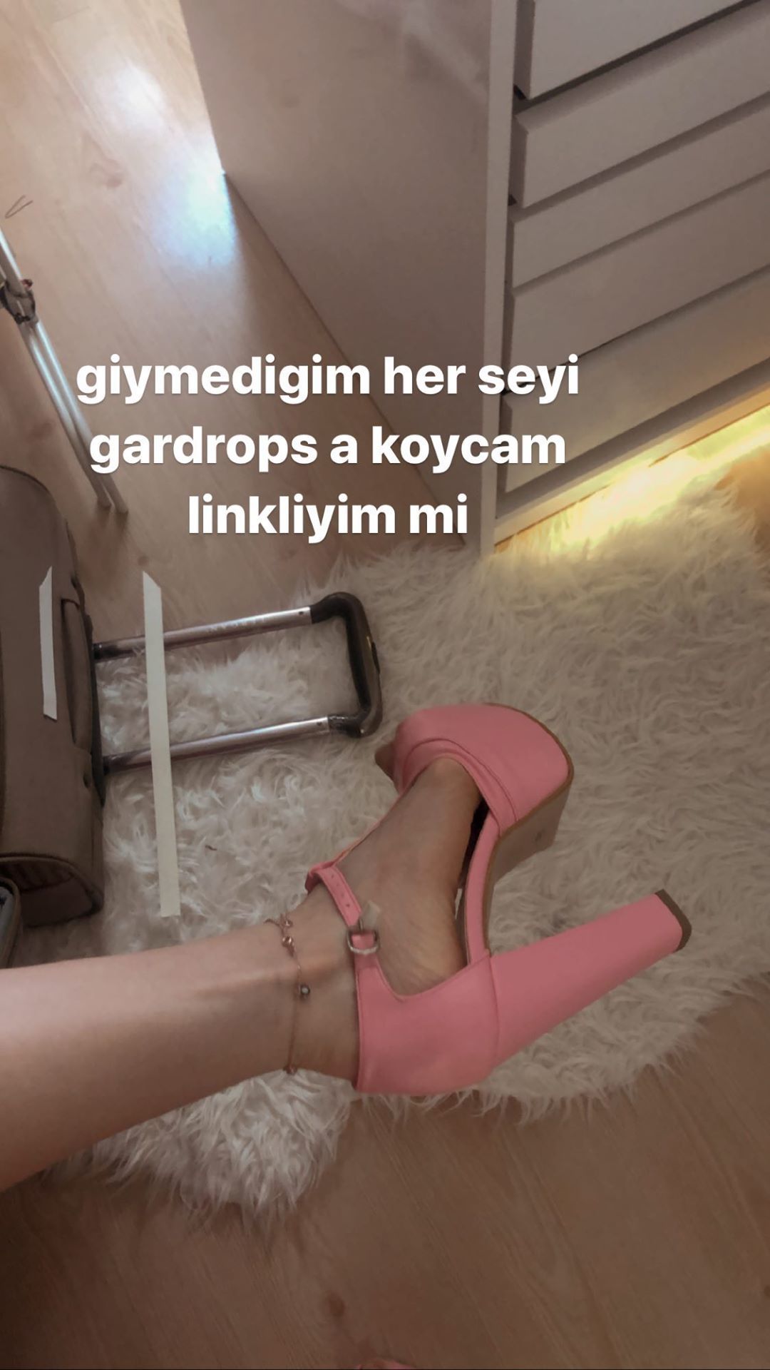 Naz Frambuazs Feet