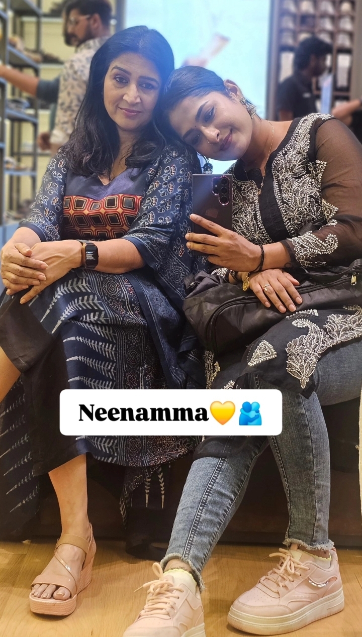 Neena Kurup's feet