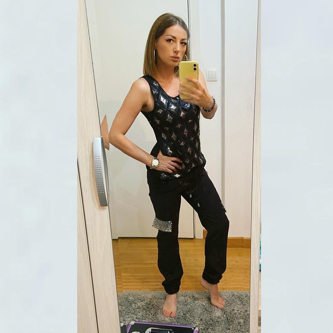 Nela Vidakovic's feet