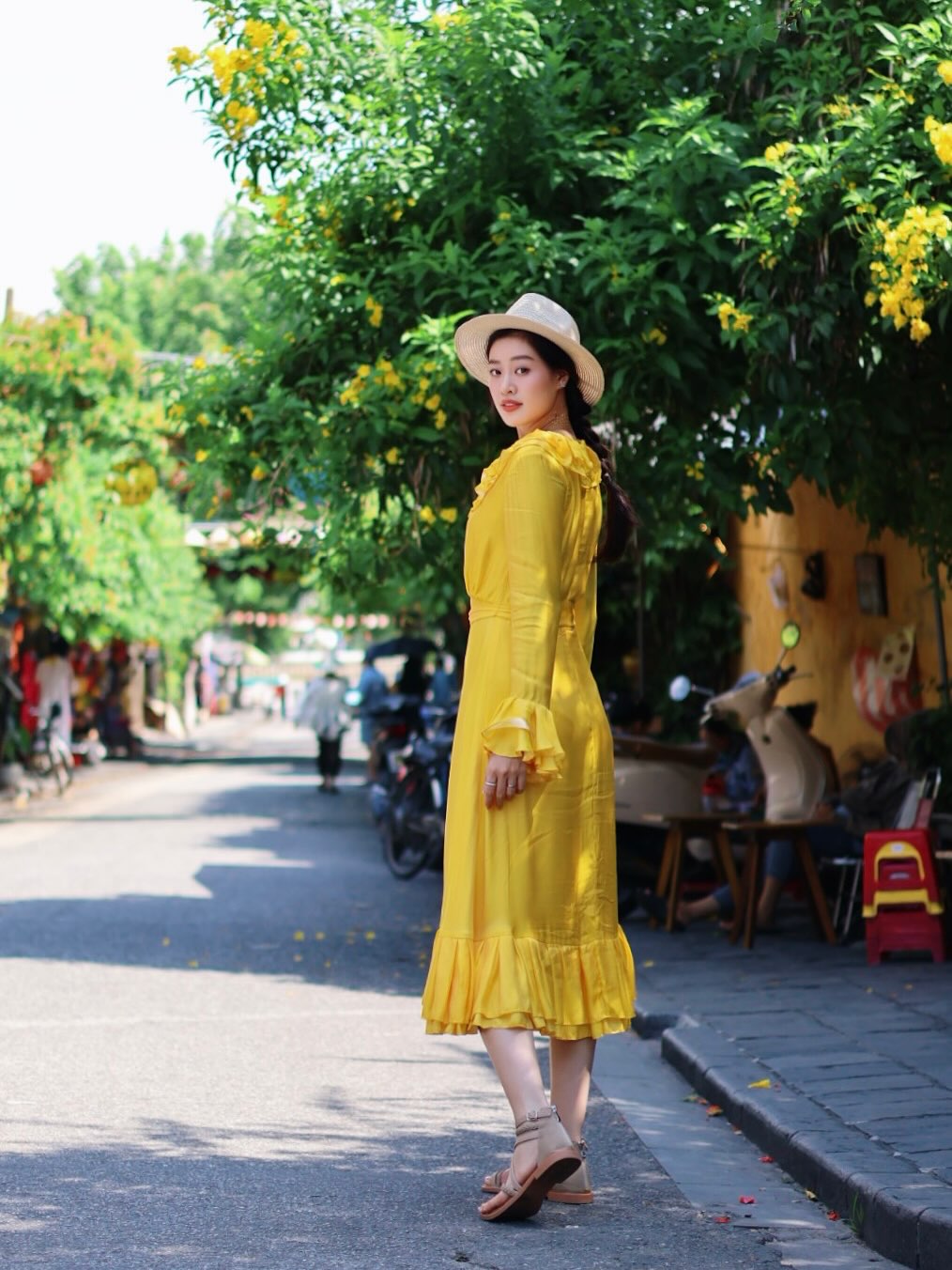 Nguyen Tran Khanh Van's feet