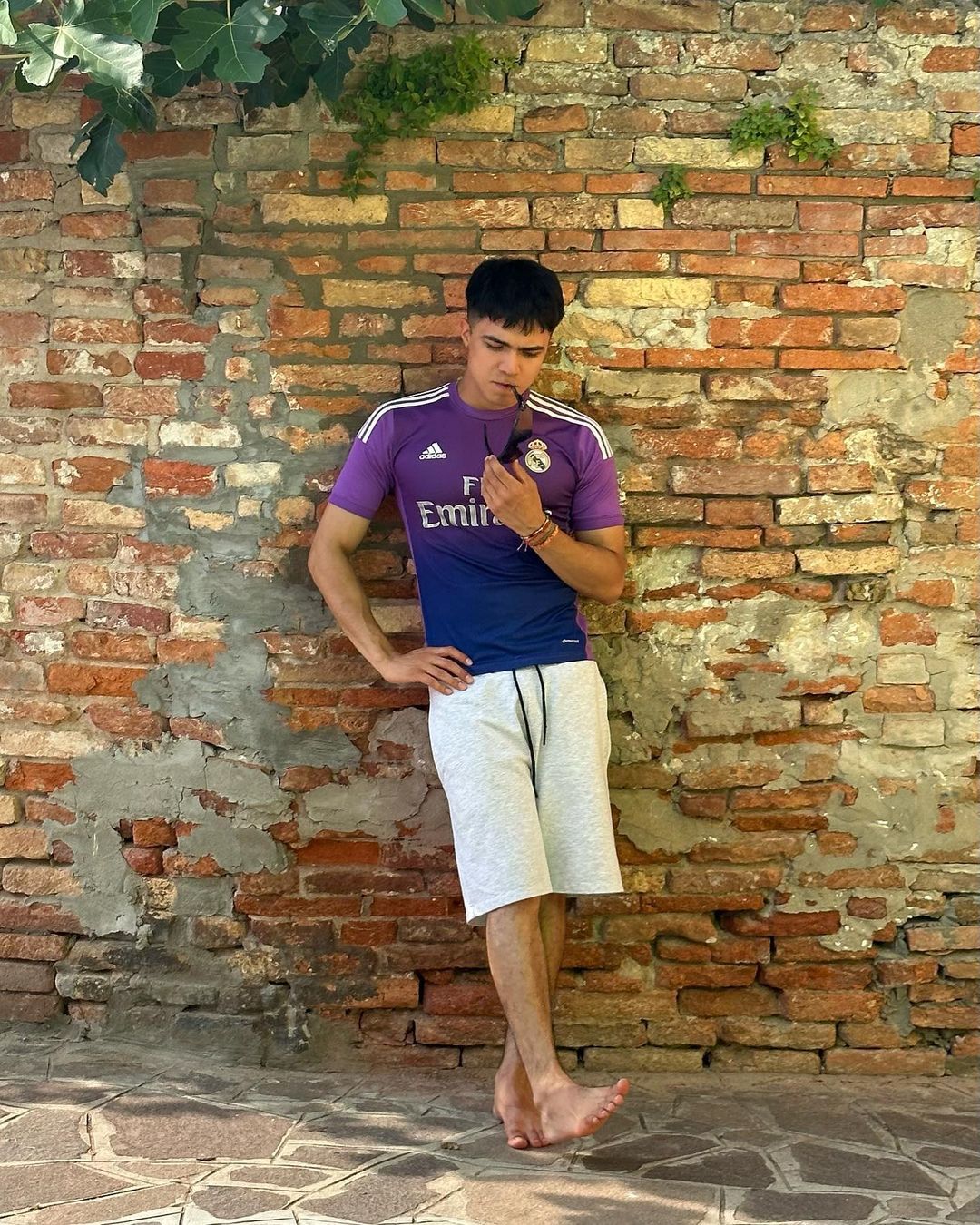 Nicolás Contreras's feet