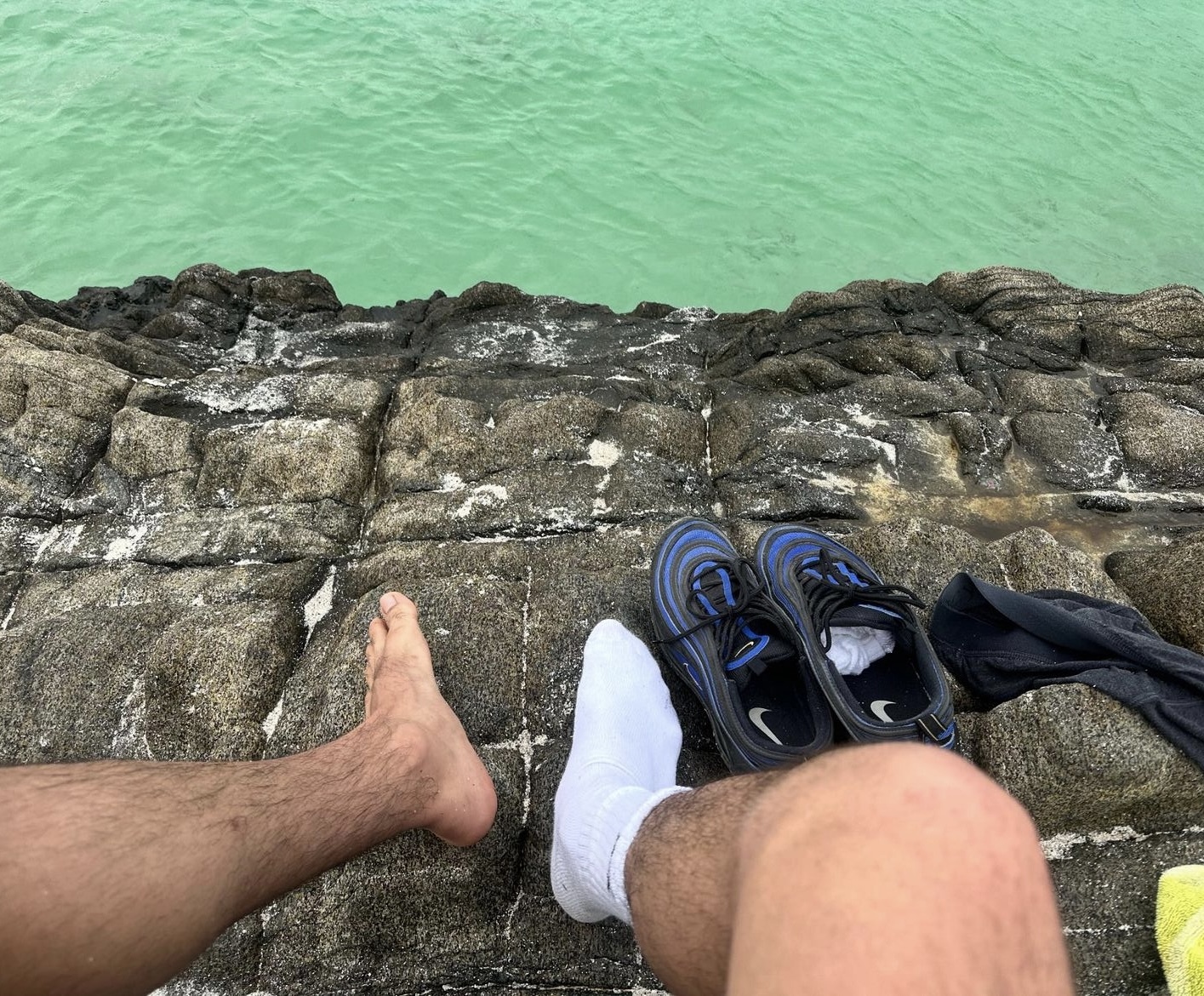 Nicolás Contreras's feet