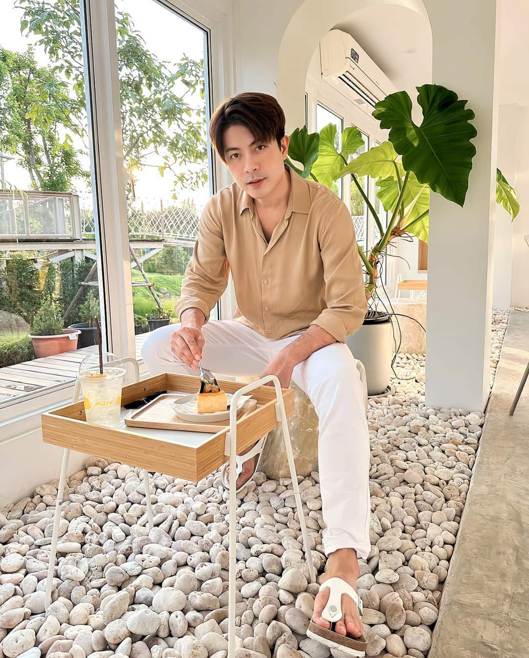Nipat Charoenphol's feet
