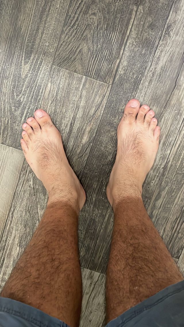 Orlin Home's feet
