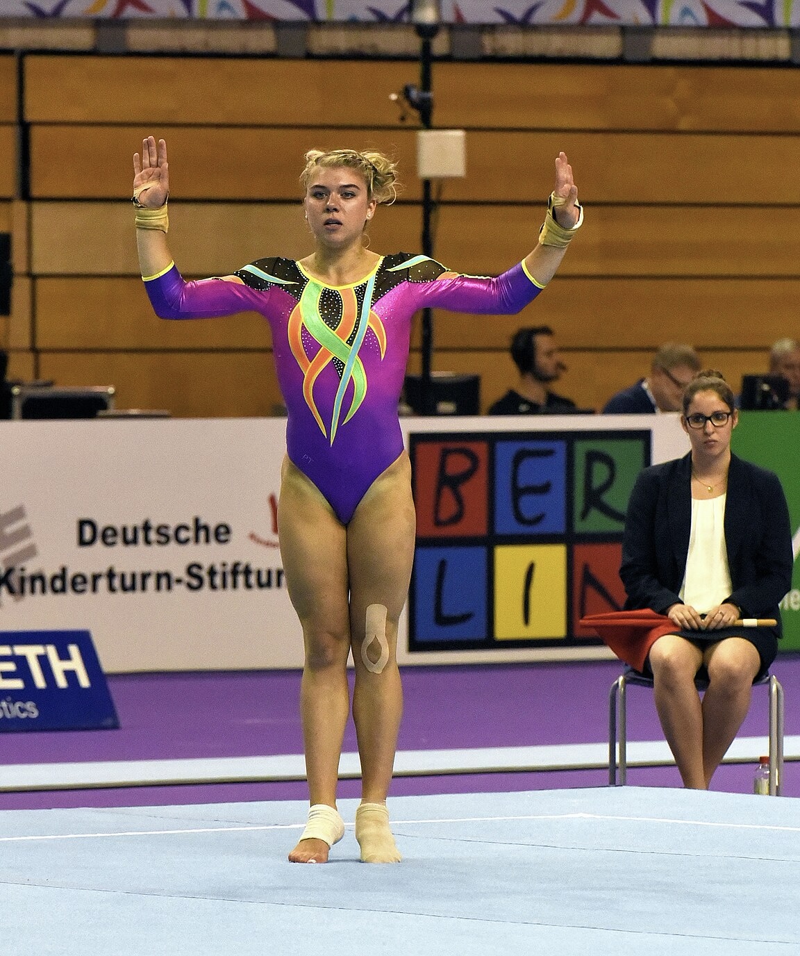 Pauline Tratz's feet