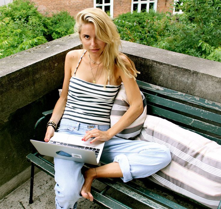 Pernille Teisbæks Feet