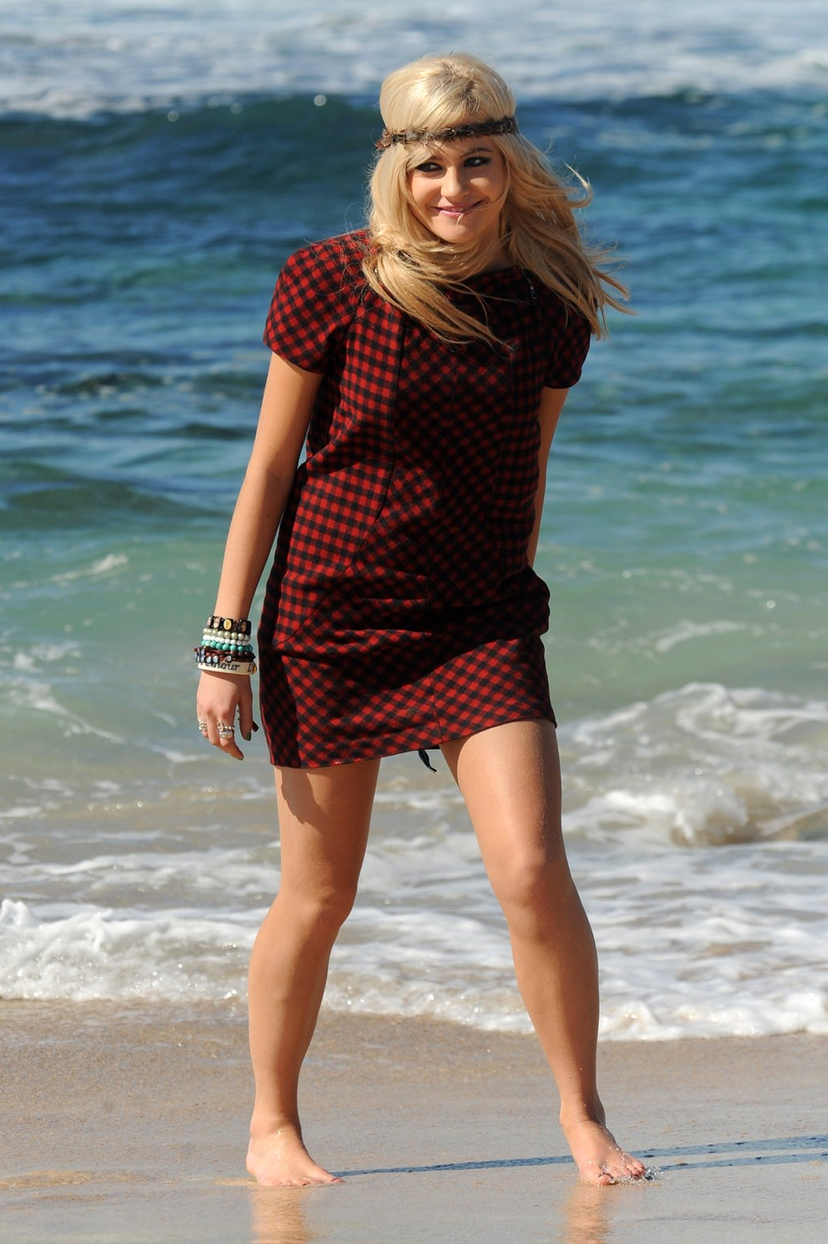 Pixie-Lott-Feet-434430.jpg (1200×1803) | Pixie lott, Pixie, Fashion