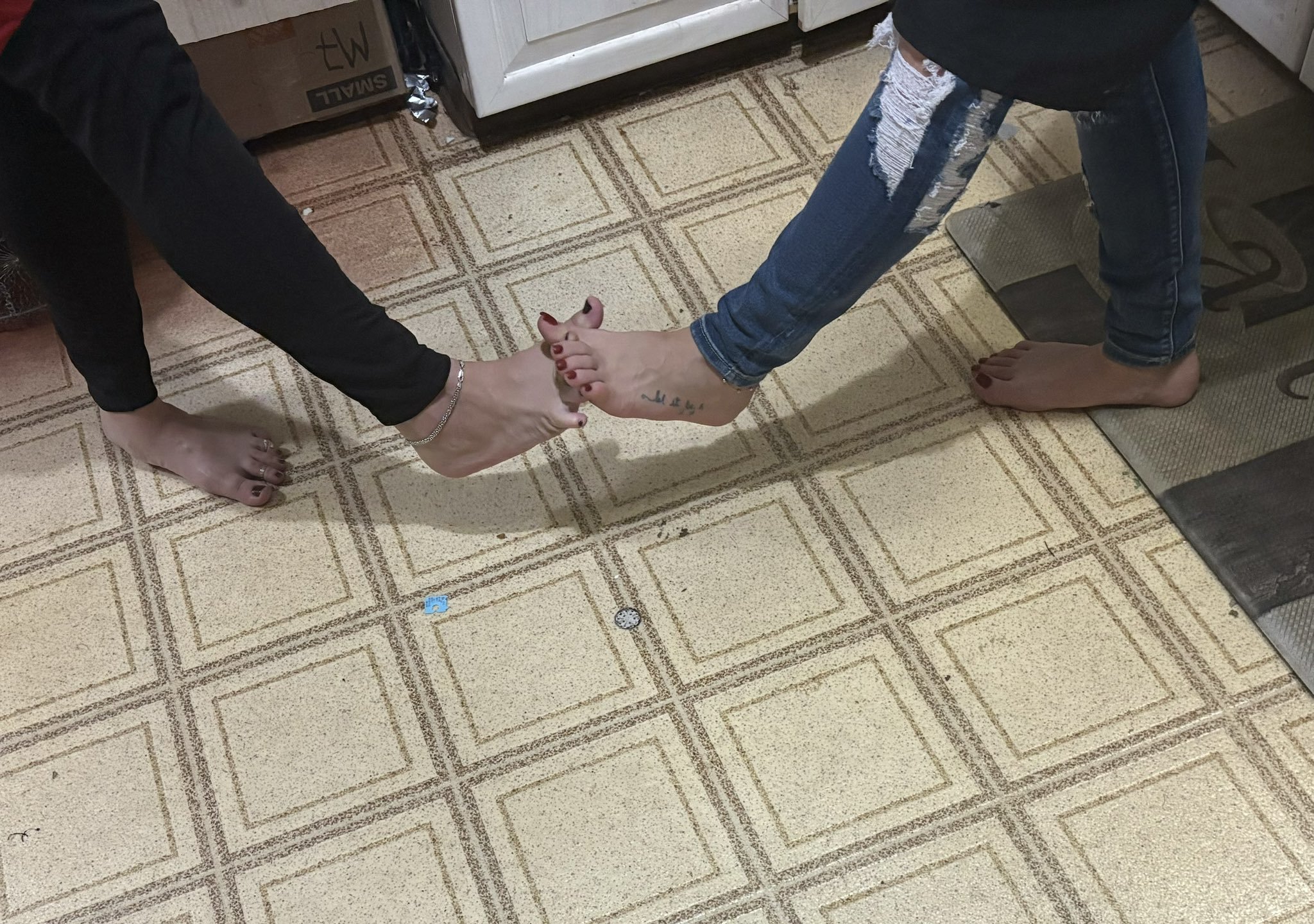 Princess Isabella's feet