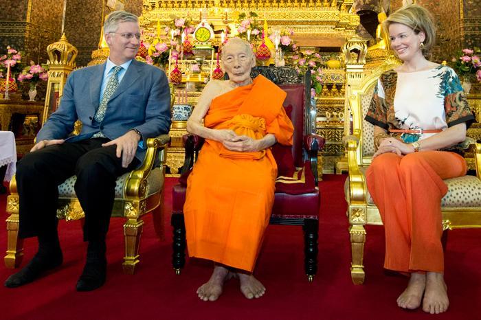 Queen Mathilde's feet