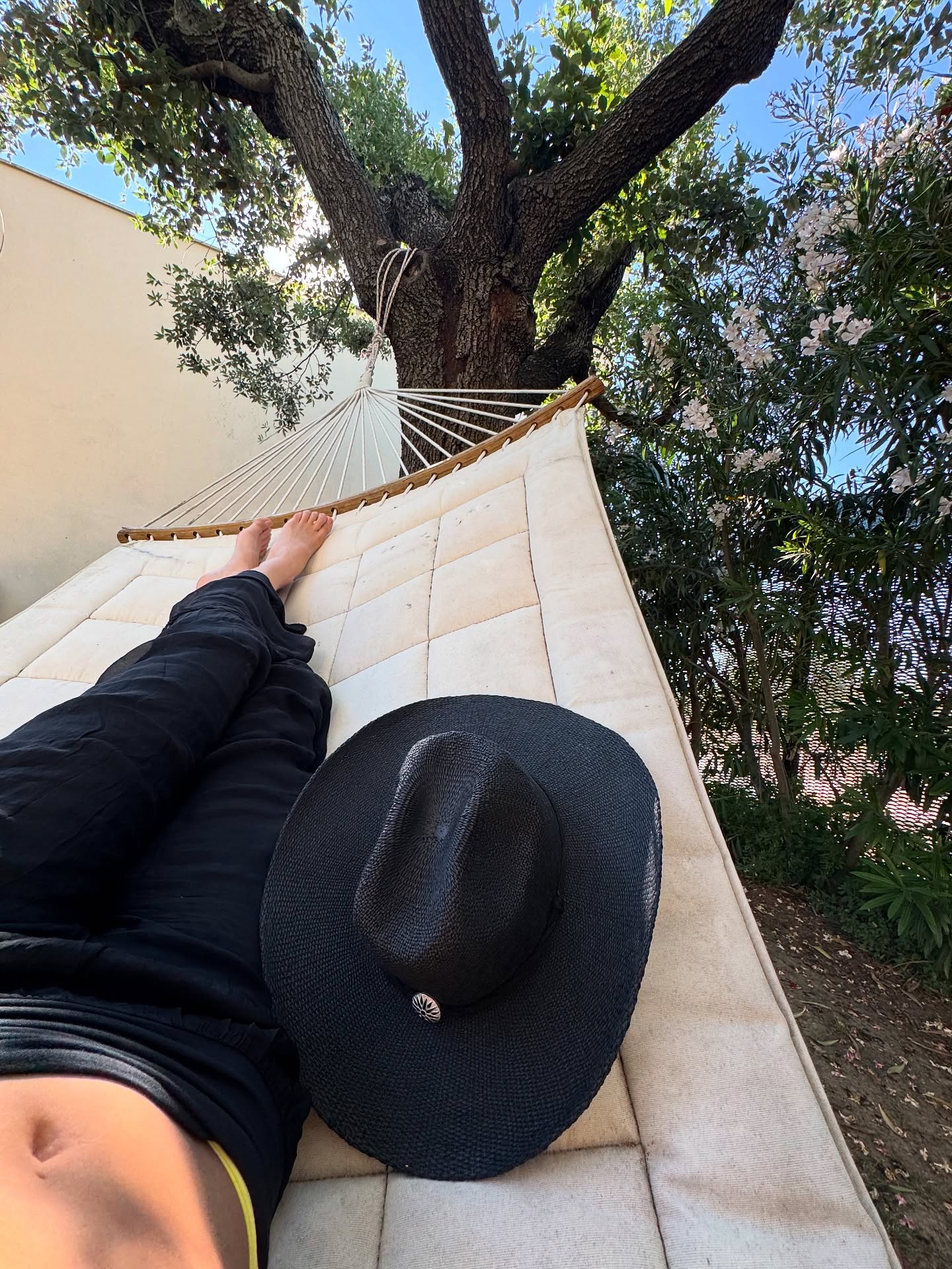 Rebecca Staffelli's feet