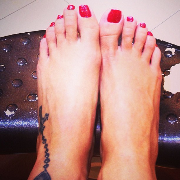 Rikki Six's feet