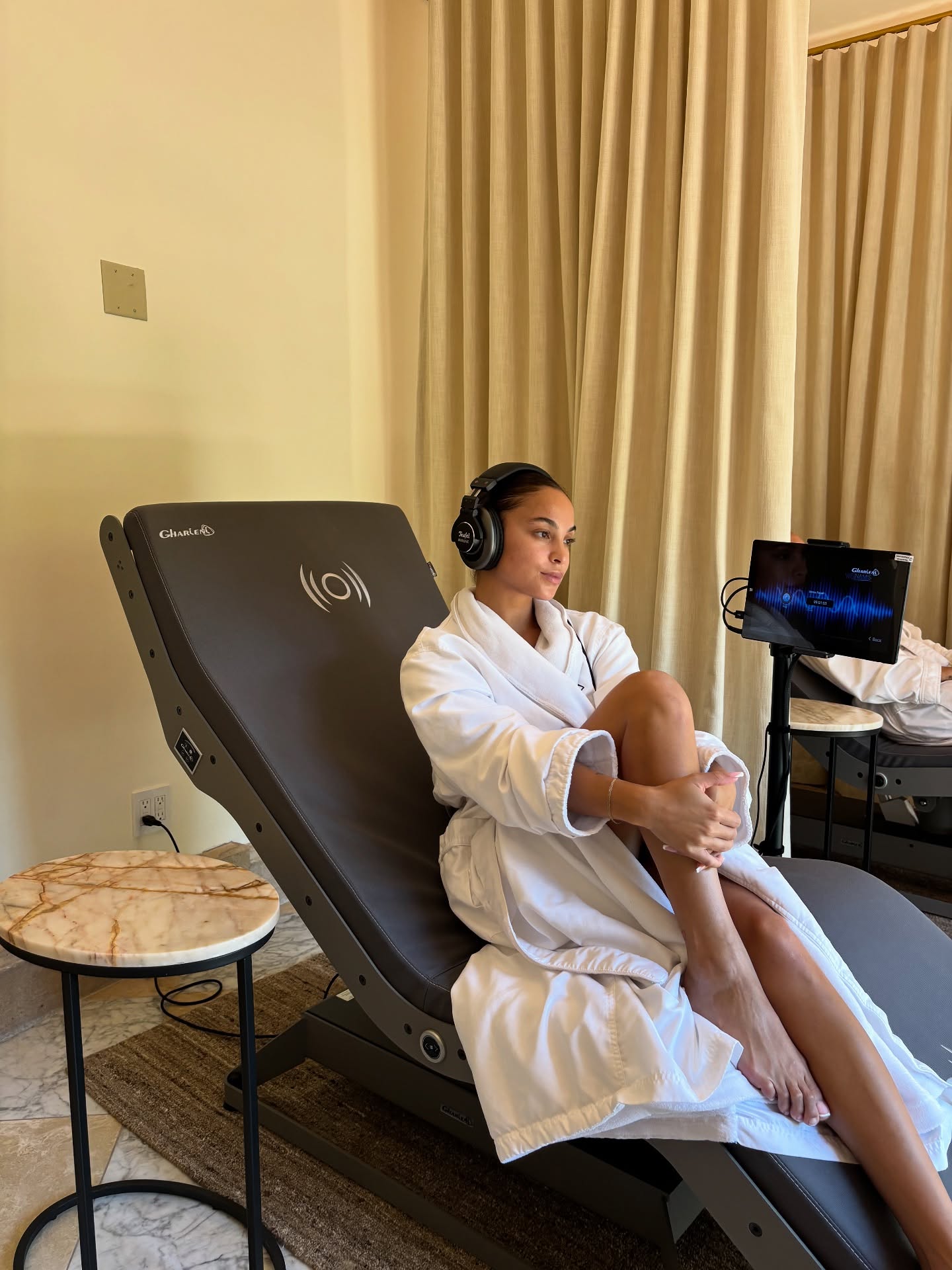 Riley Simpson's feet