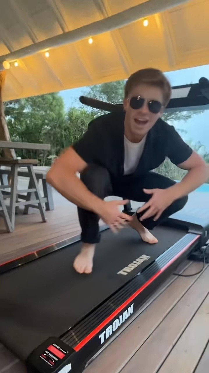Robert Clarence Irwin's feet