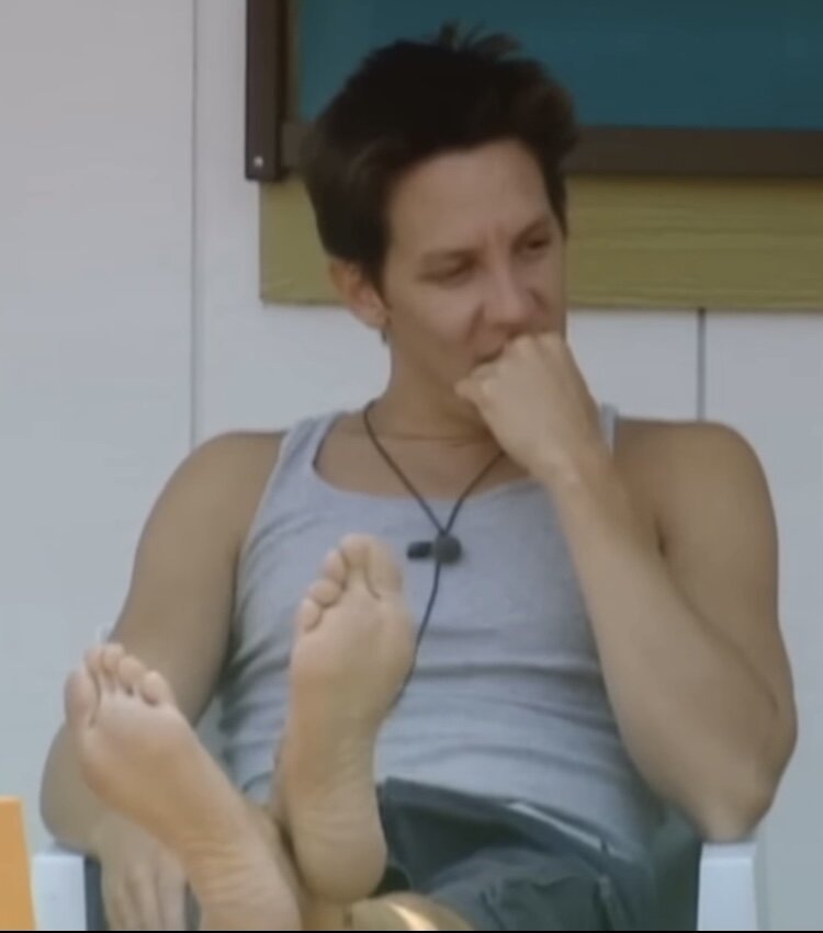 Robert Roman's feet