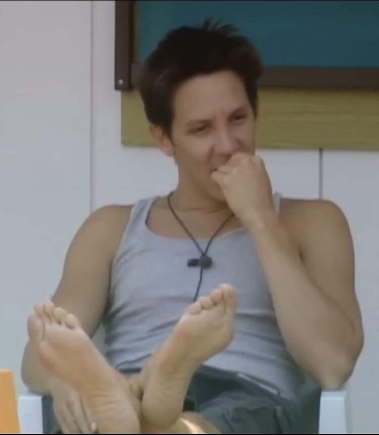 Robert Roman's feet