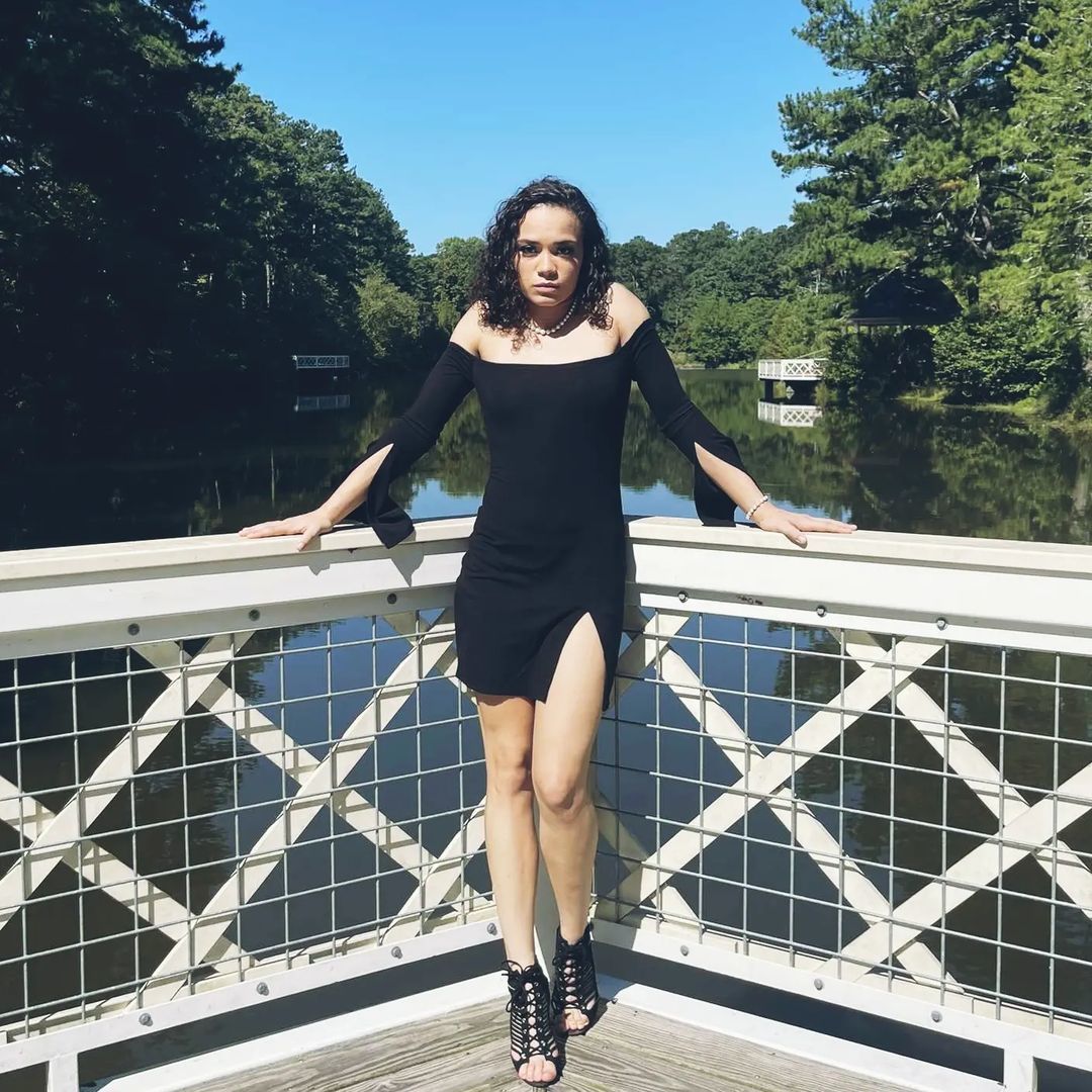 Robyn Renegade's feet