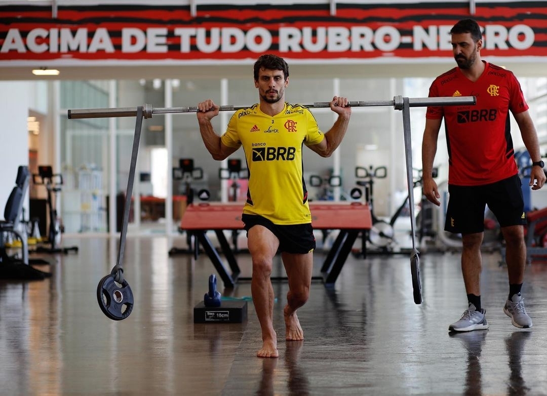 Rodrigo Caio's feet