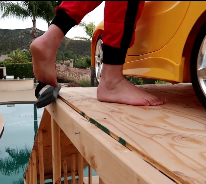 Ron Awadis's feet