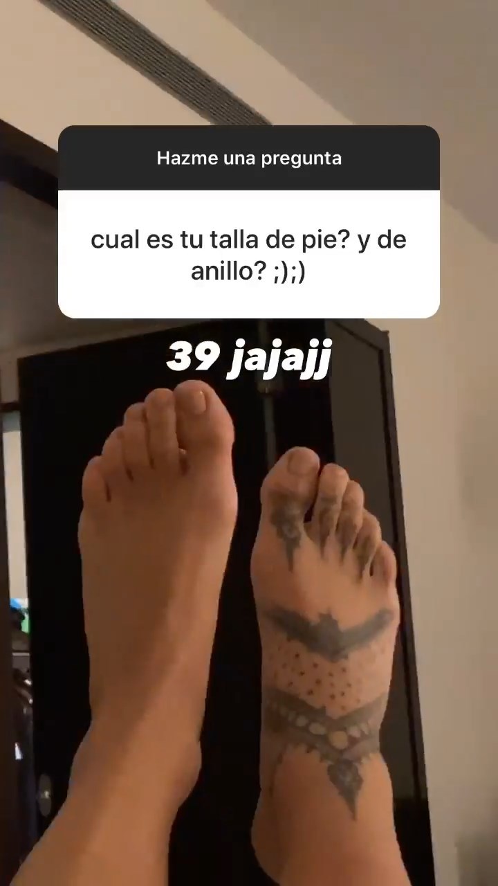 Rosalía's Feet