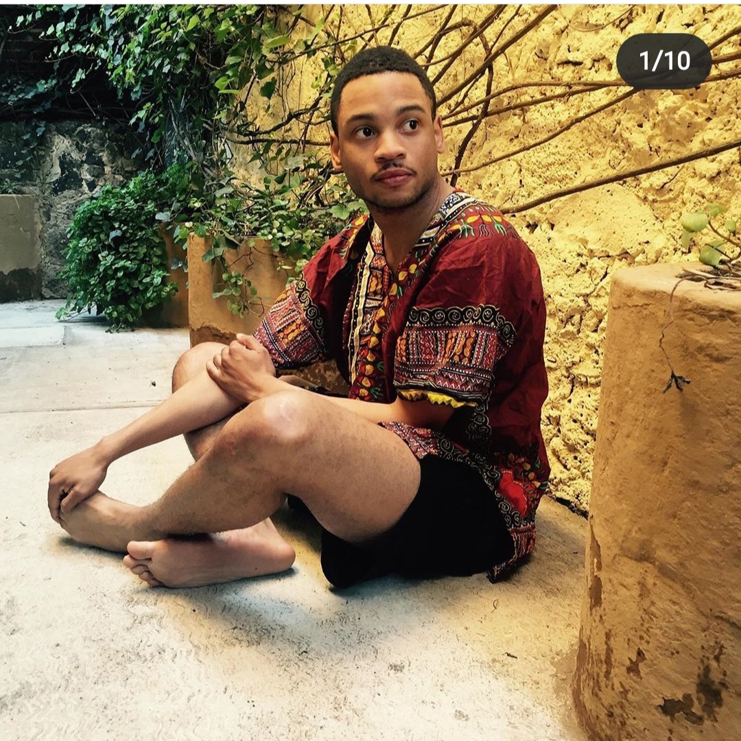 Ryan Jamaal Swain's feet