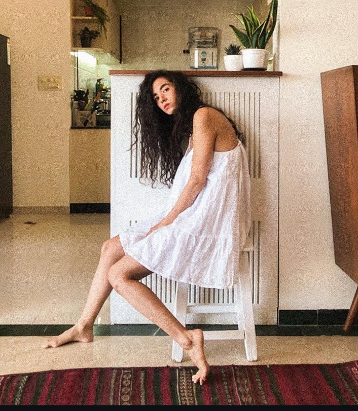 Saba Azad's feet