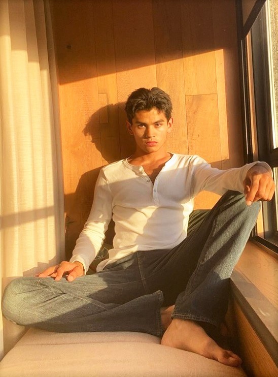 Sakua Kambong's feet