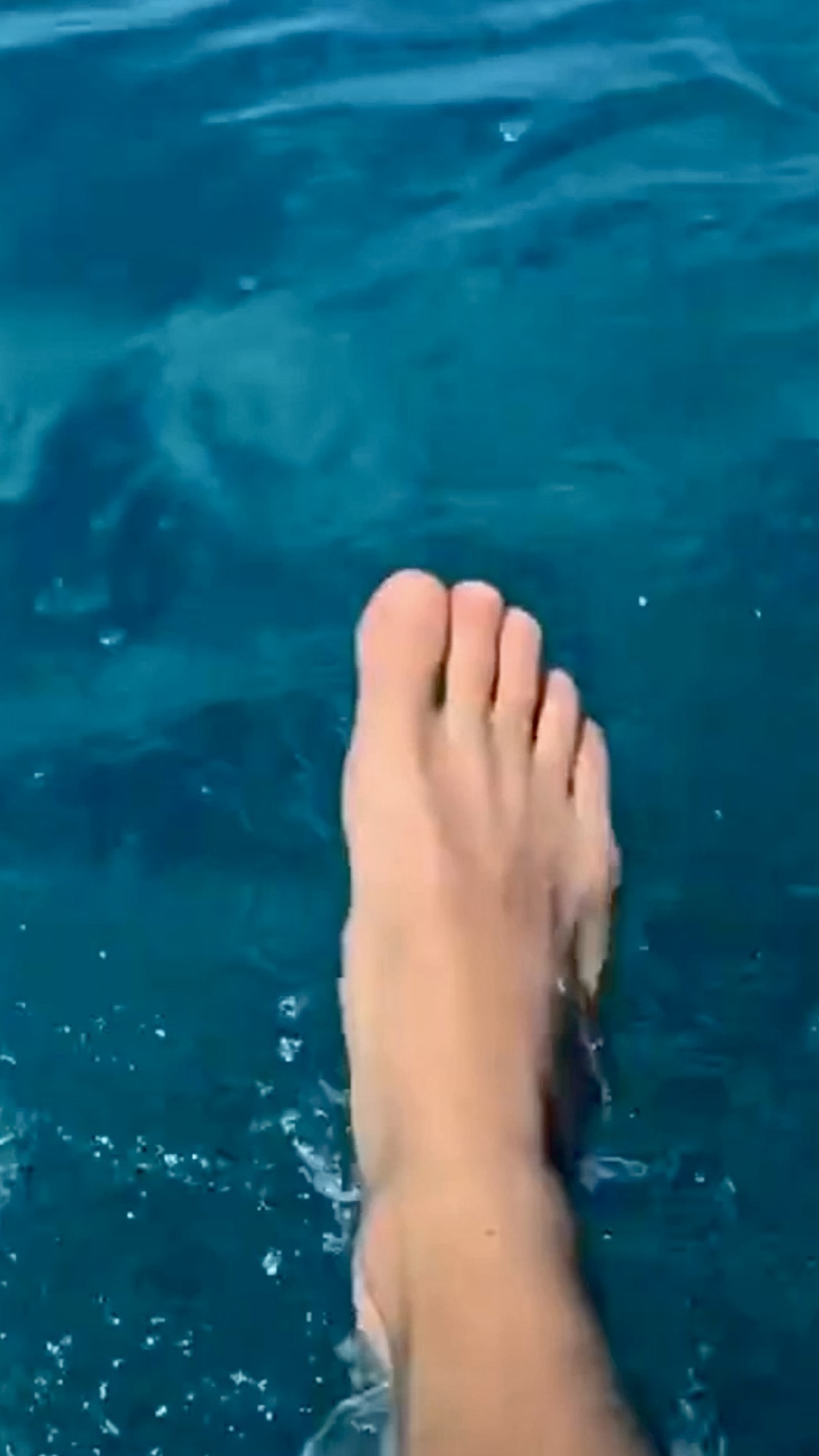 Sam Tutty's feet