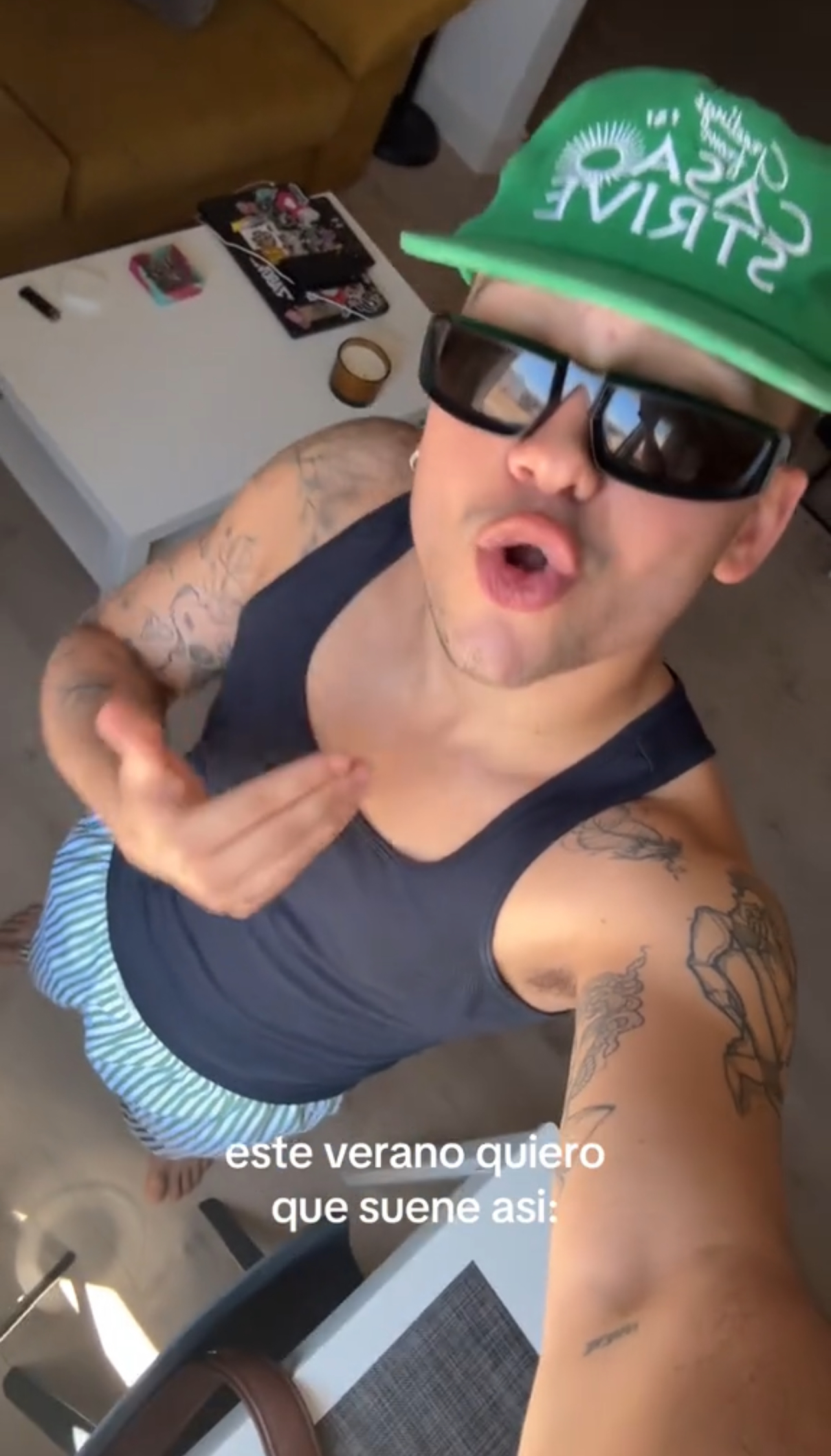 Sam Vázquez's feet