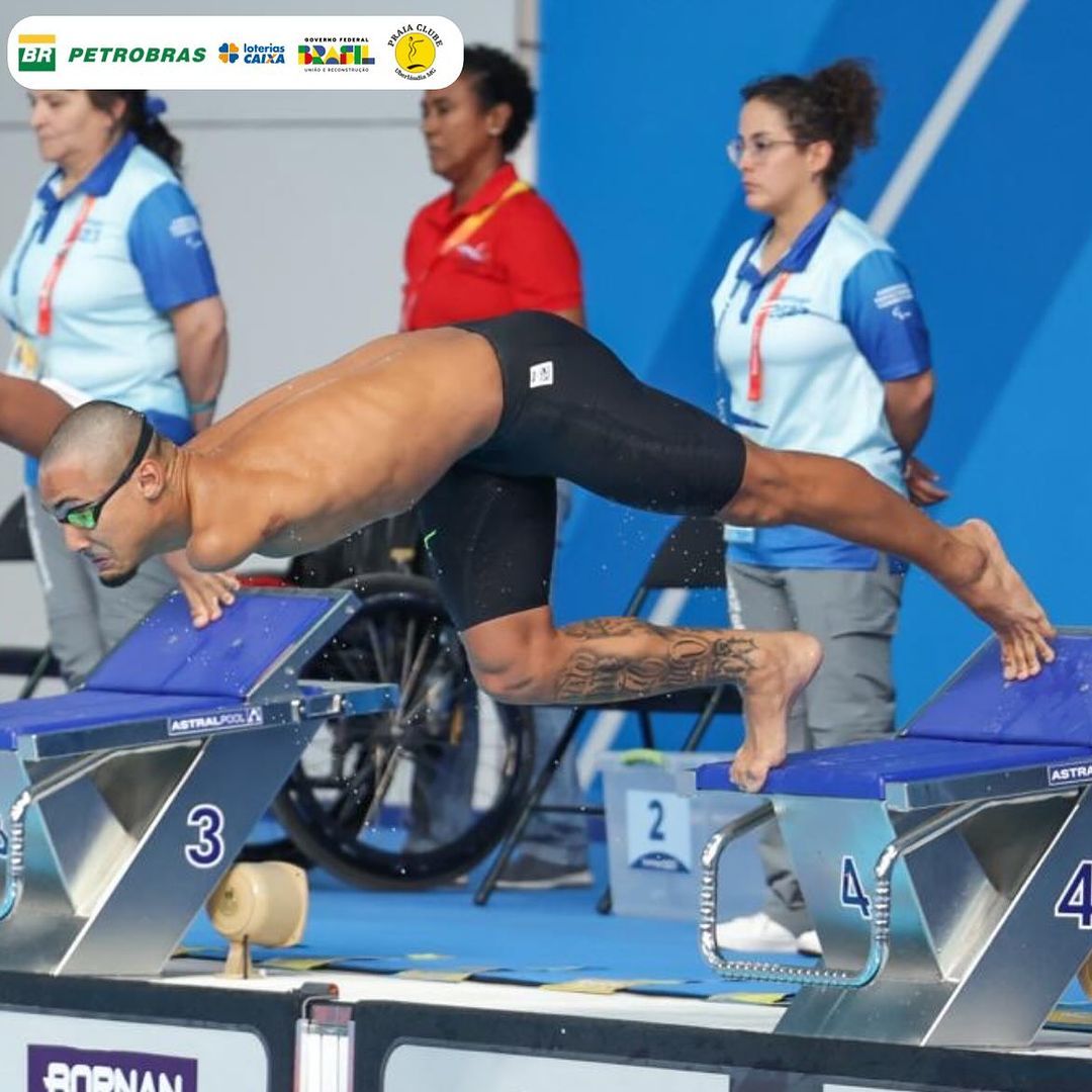 Samuel Oliveira's feet