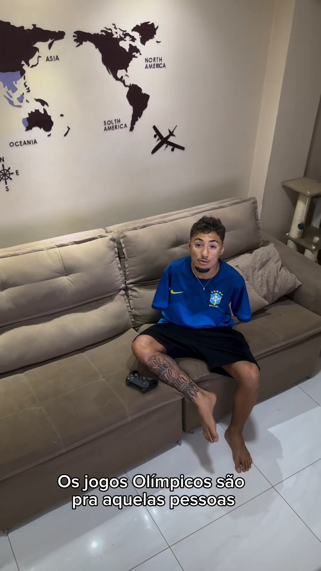 Samuel Oliveira's feet