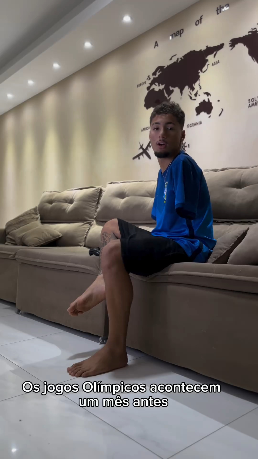 Samuel Oliveira's feet