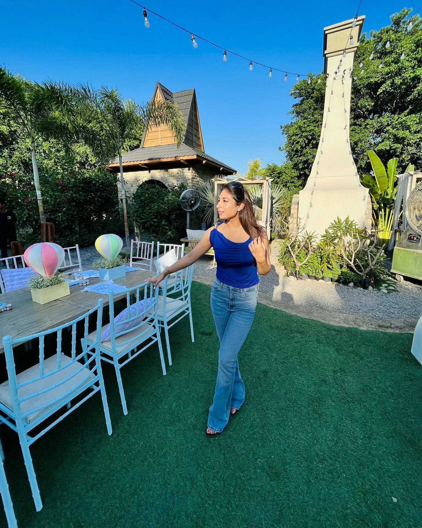 Sana Sahni's feet