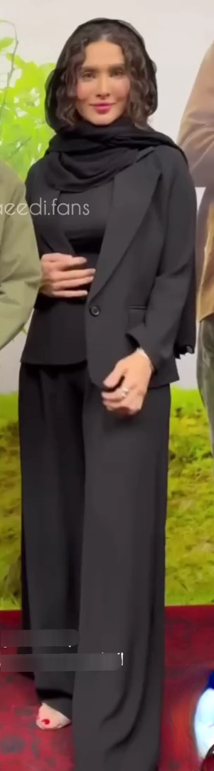 Sanaz Saeedi's feet