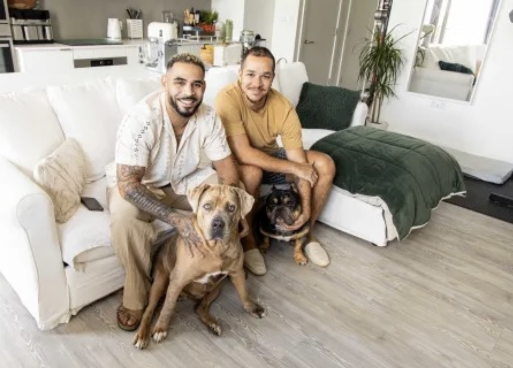 Sandro Farmhouse's feet