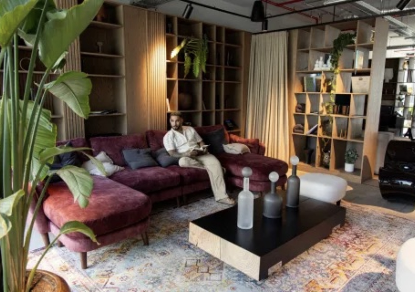 Sandro Farmhouse's feet