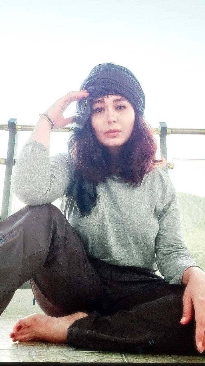 Sania Salari's feet