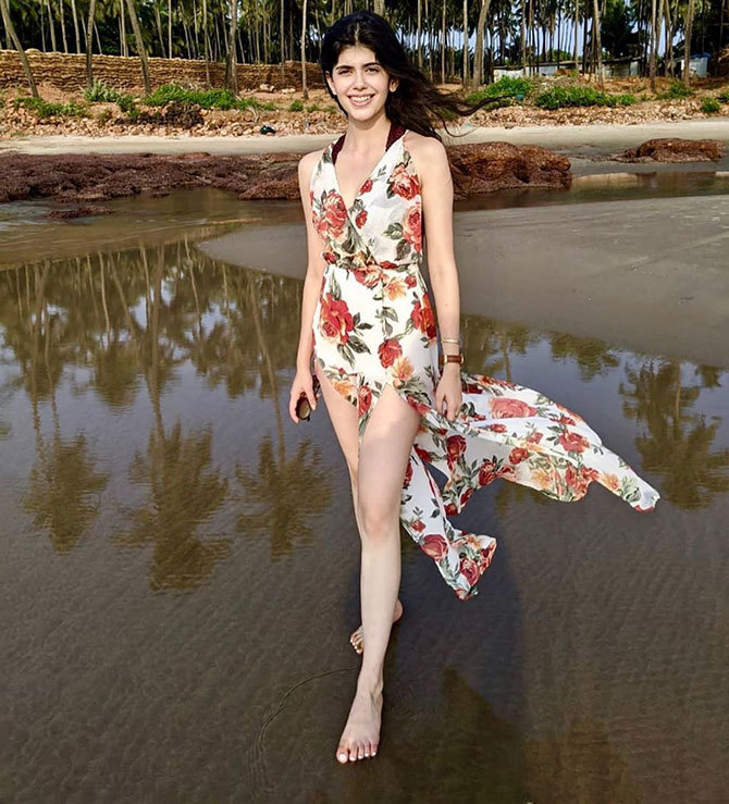Sanjana Sanghis Feet I Piedi Di Sanjana Sanghi Celebrities Feet 2023
