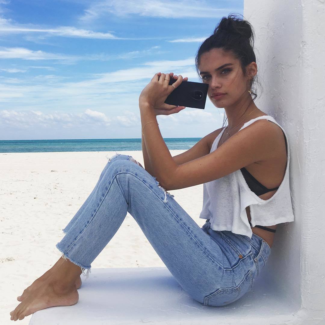 Sara Sampaios Feet