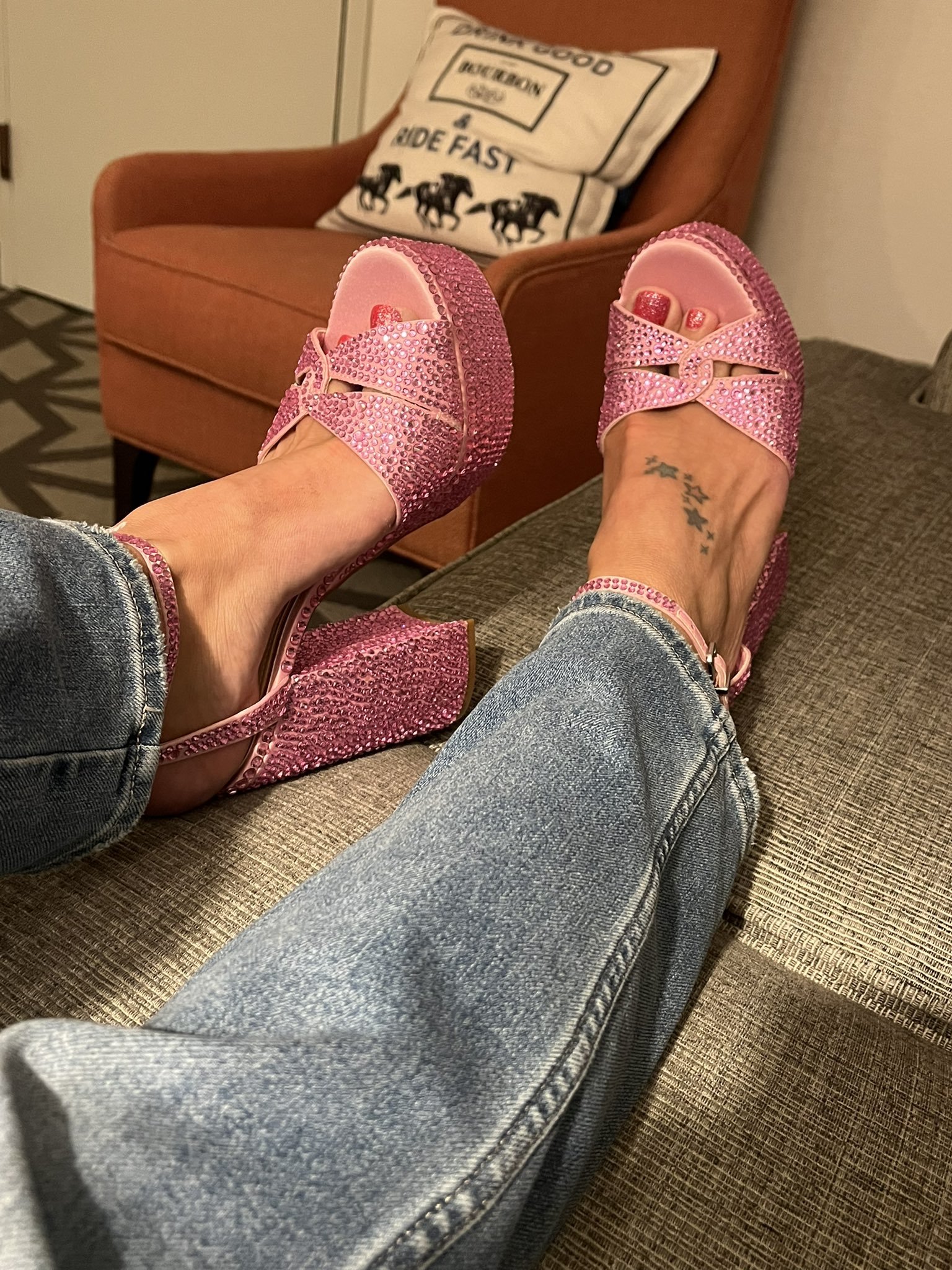 Sara St. Clair's feet