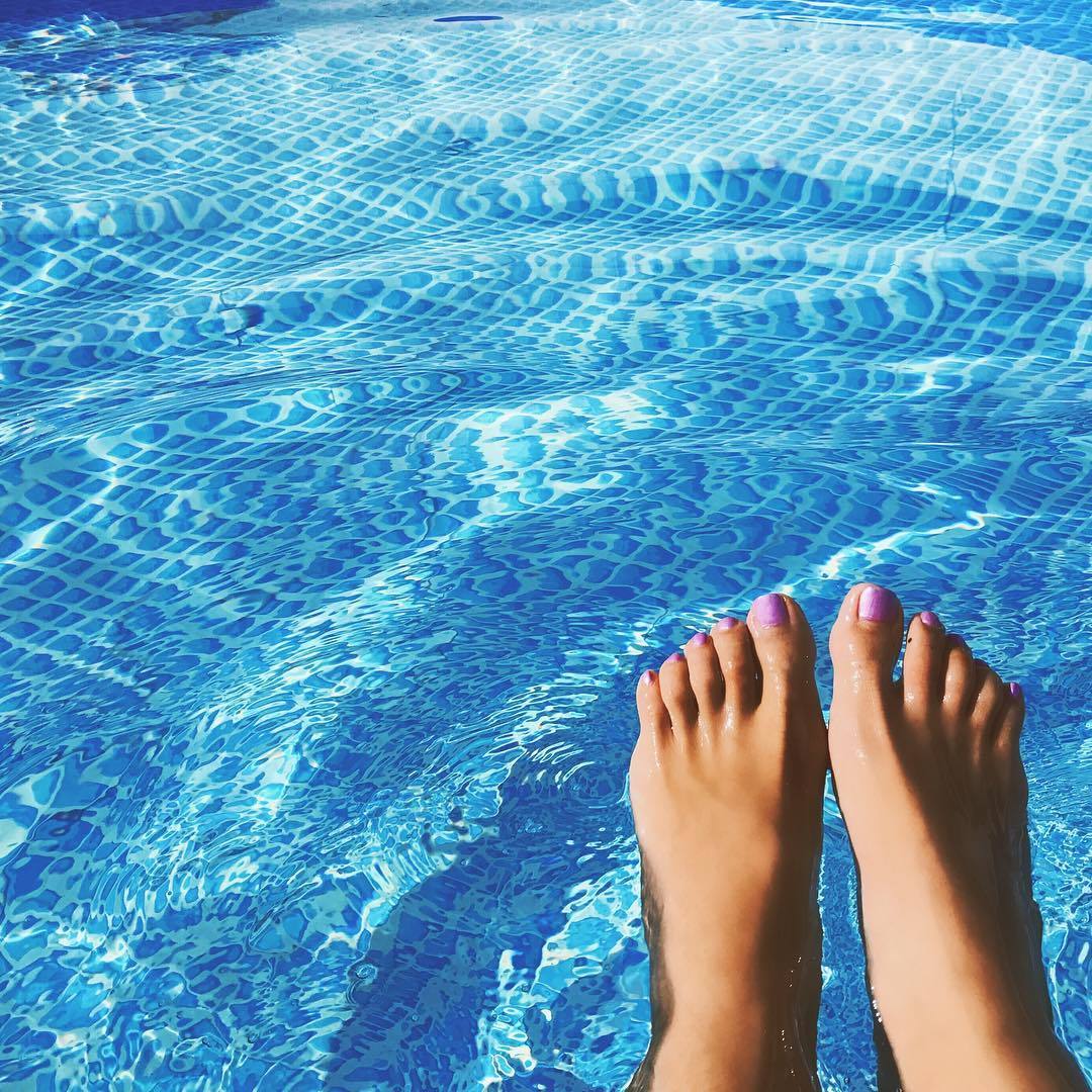 Sara Butlers Feet I Piedi Di Sara Butler Celebrities Feet 2024