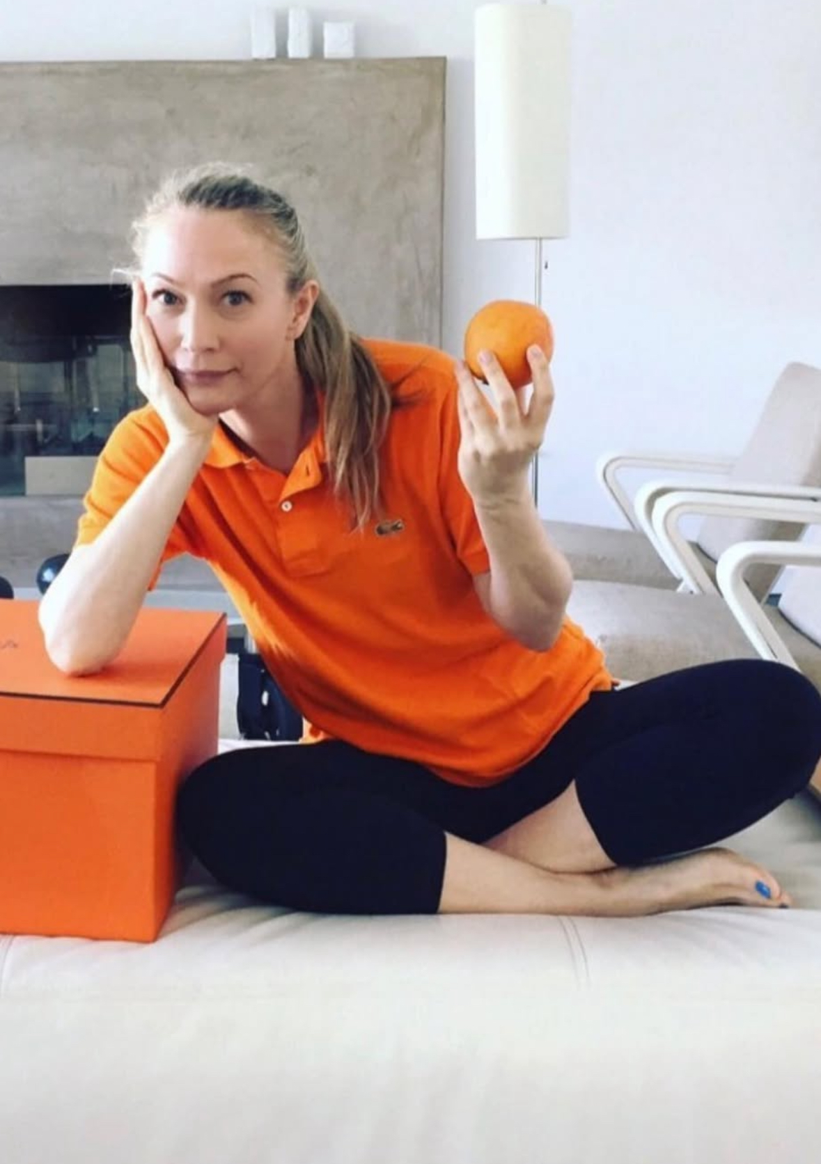 Sarah Wynter's feet