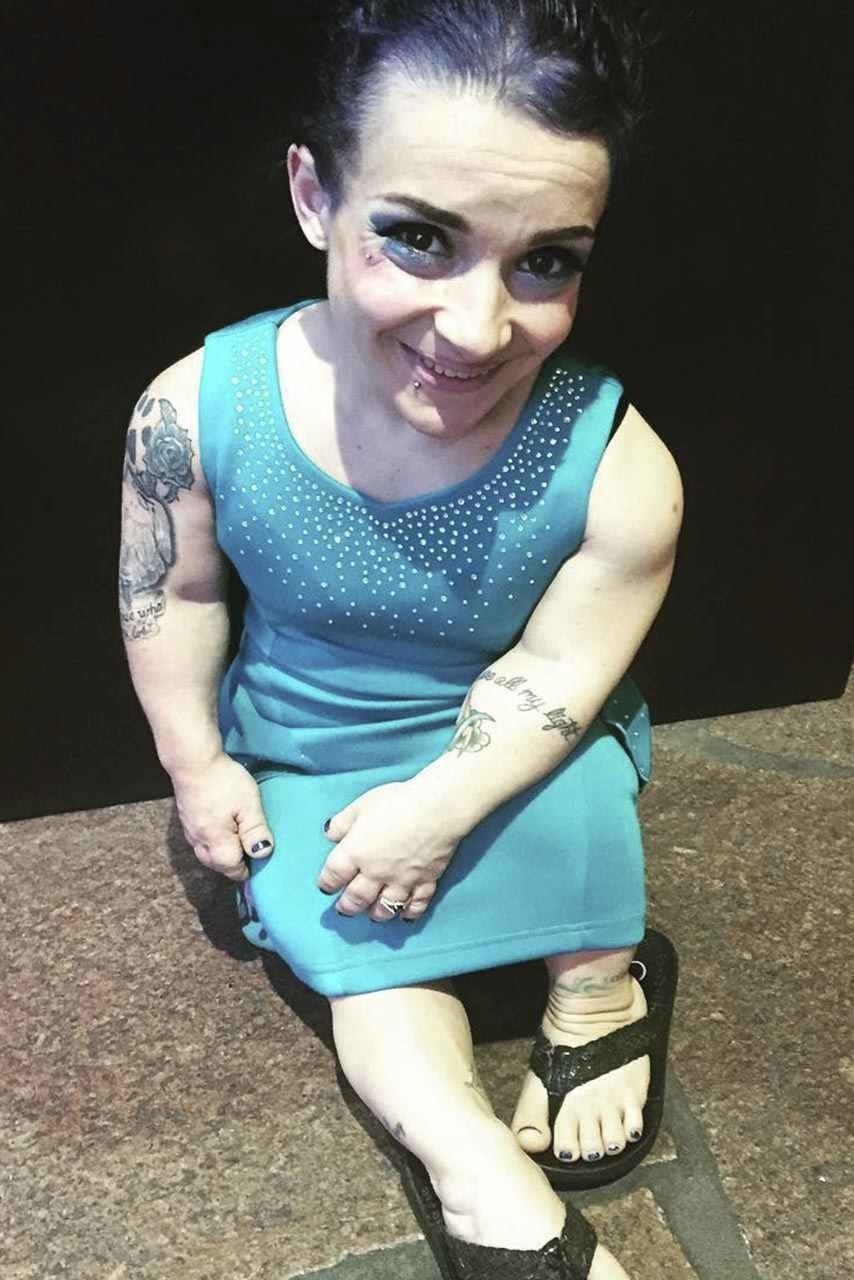 Sassee Cassee's feet